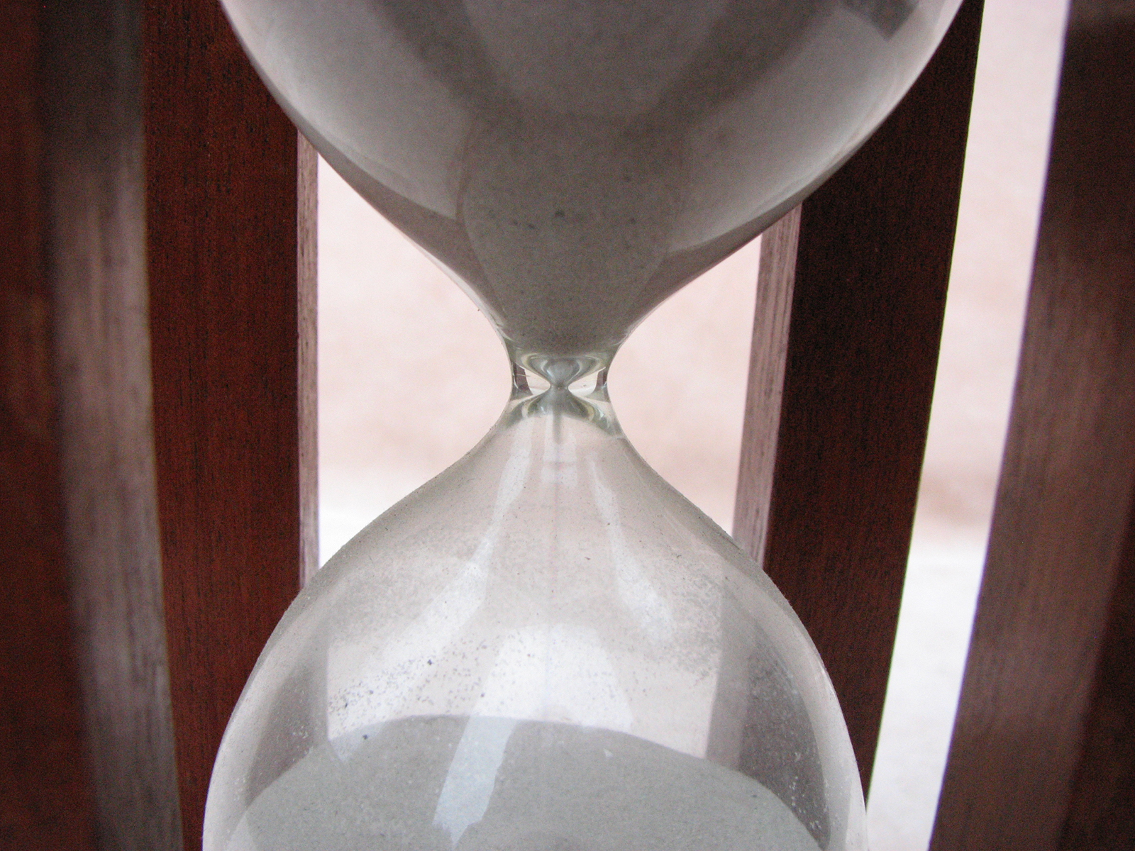 Scientific Collectables for mid 20th century mahogany hourglasses