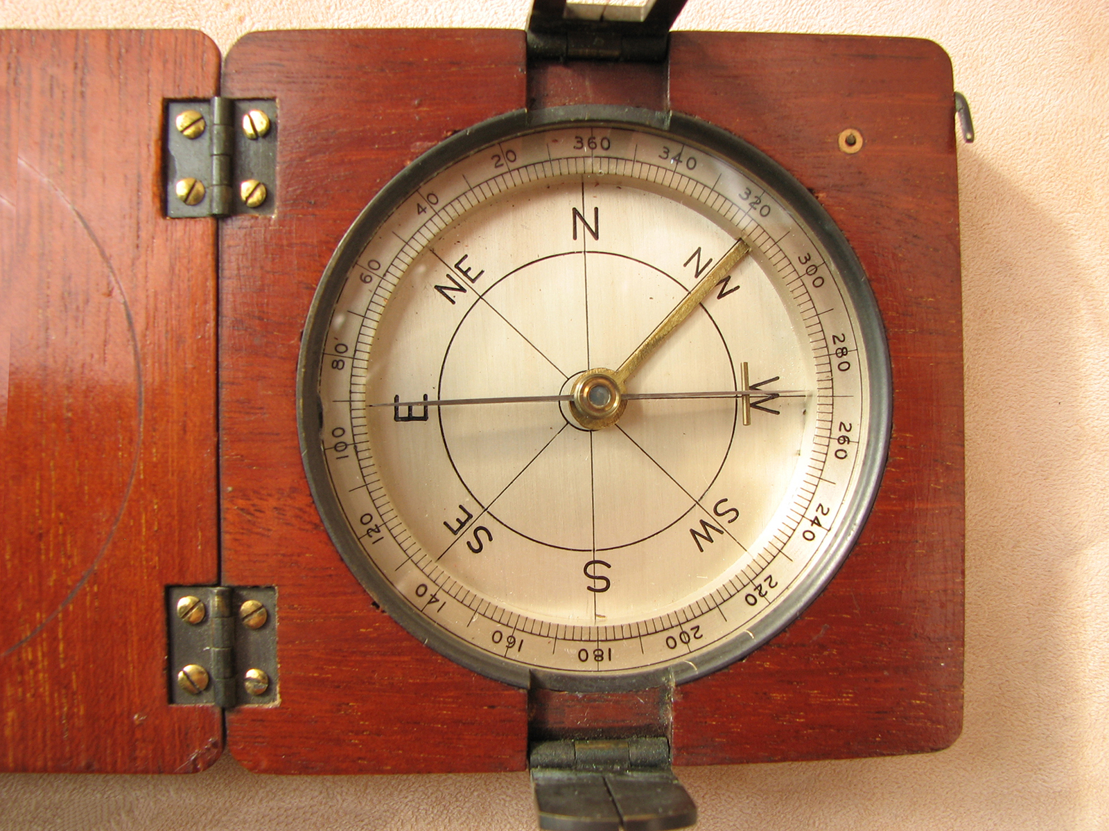 Scientific Collectables for Antique mahogany twin sight vanes cased ...